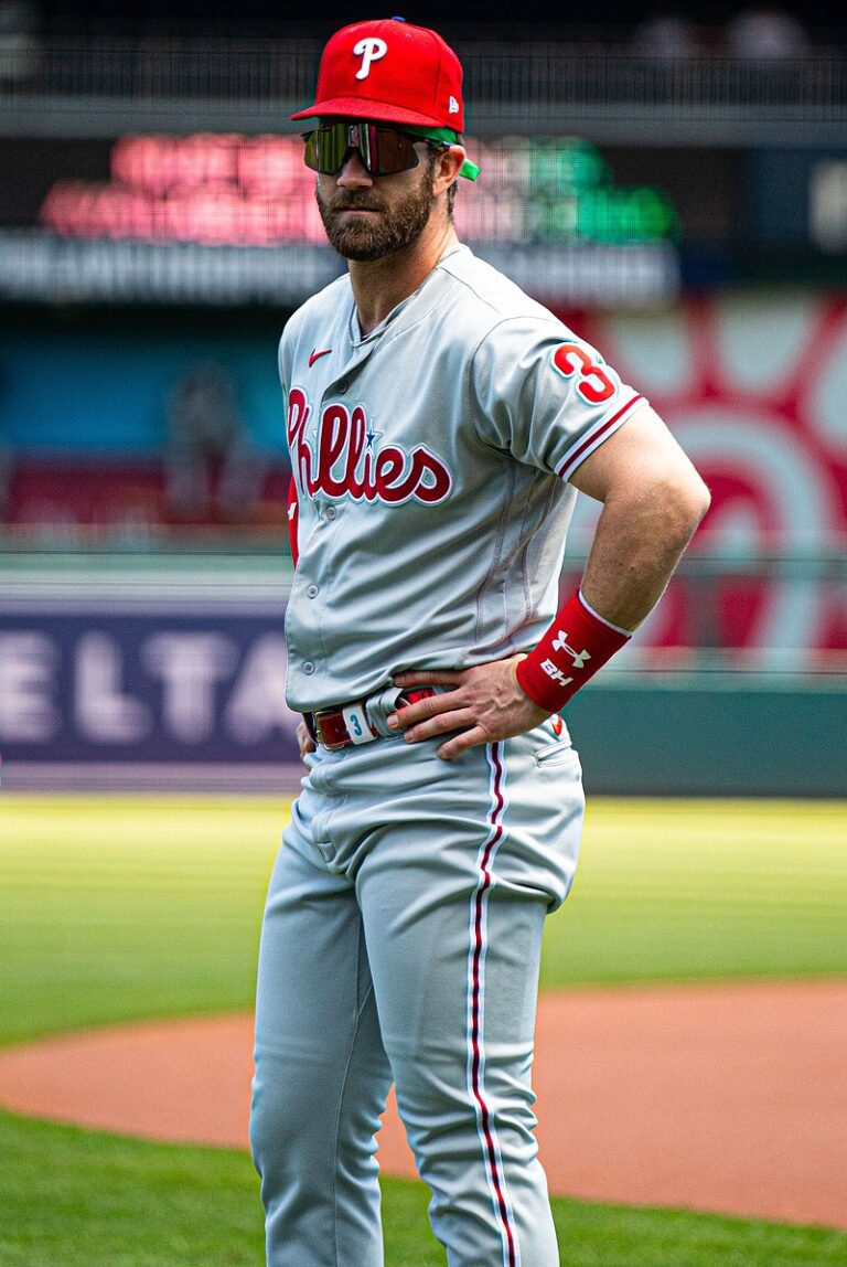 Reds can't keep Bryce Harper in the yard in 9-4 loss at Philadelphia ...